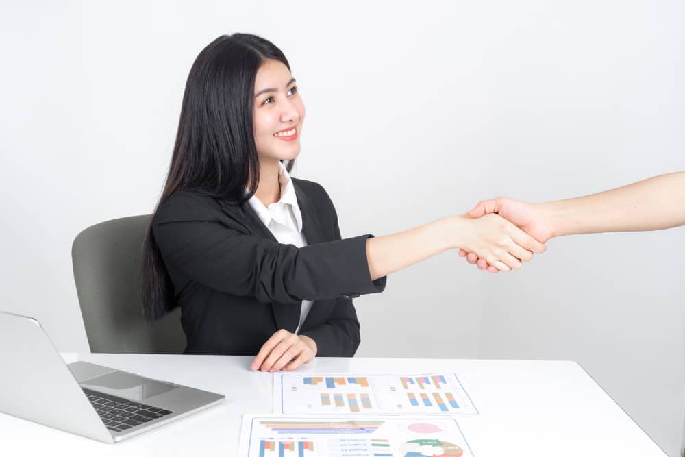 What Is a Sales Associate? (And How Do I Become One)